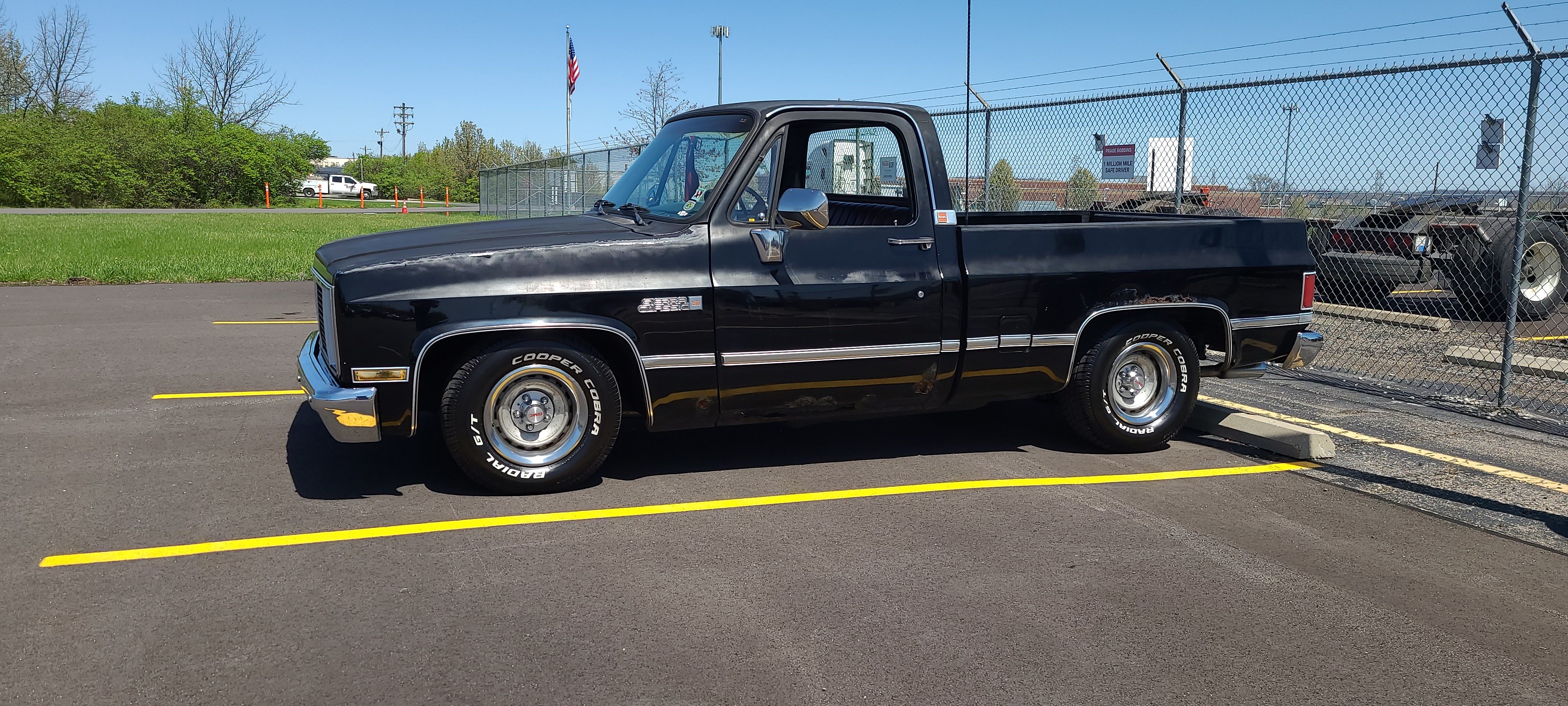 Everett's 1987 GMC R1500 - Holley My Garage