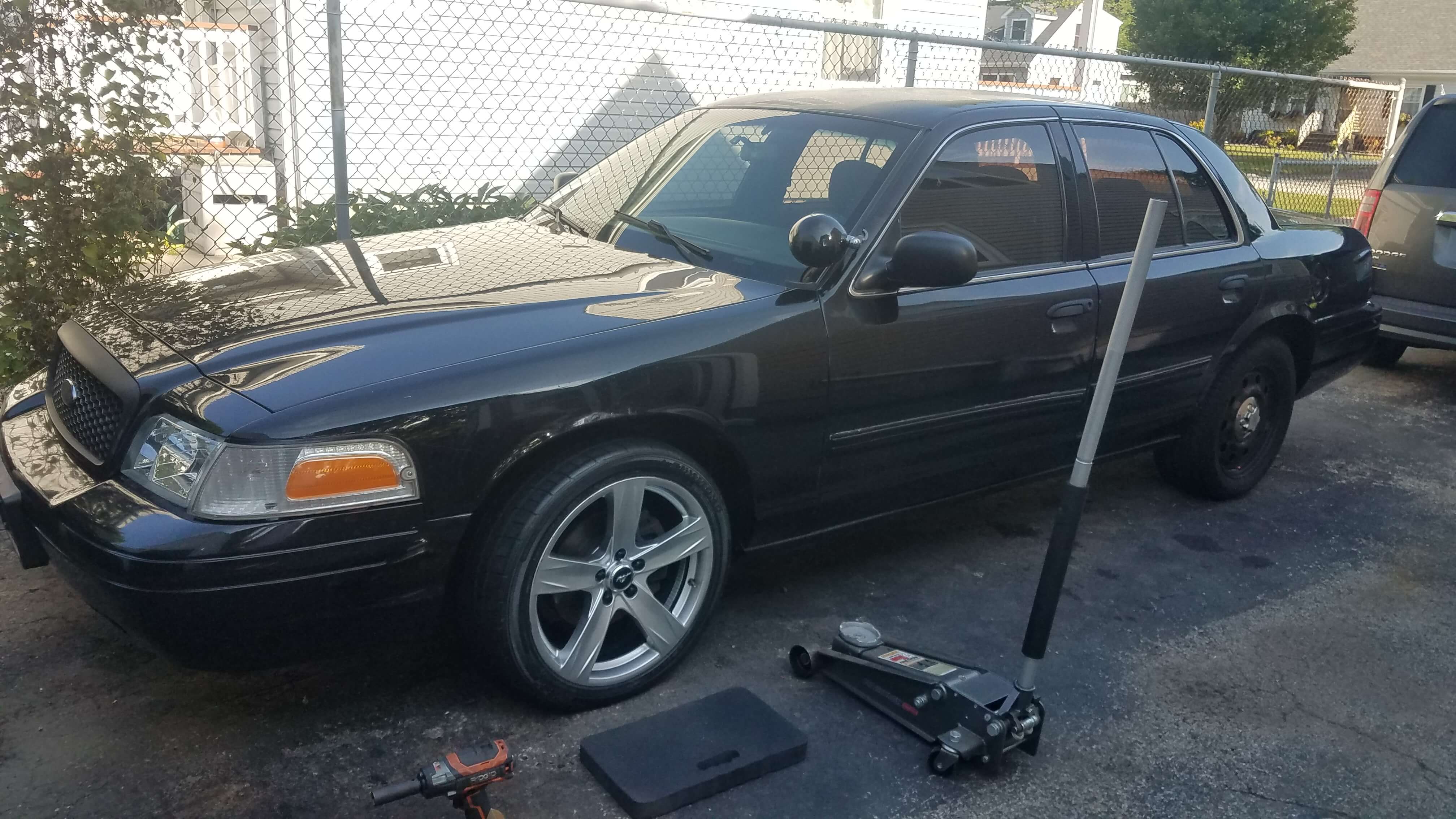 john's 2009 Ford Crown Victoria - Holley My Garage