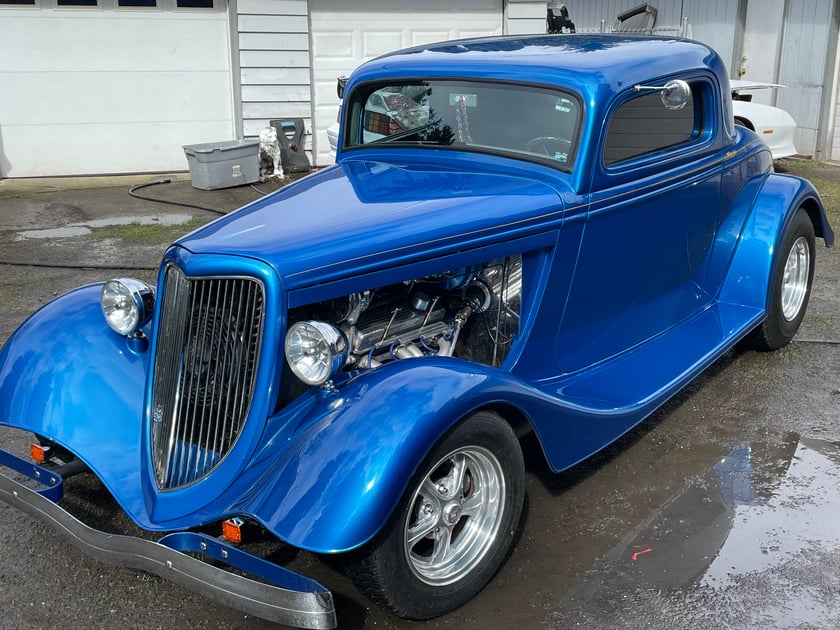 Edward's 1934 Ford Three window coupe - Holley My Garage