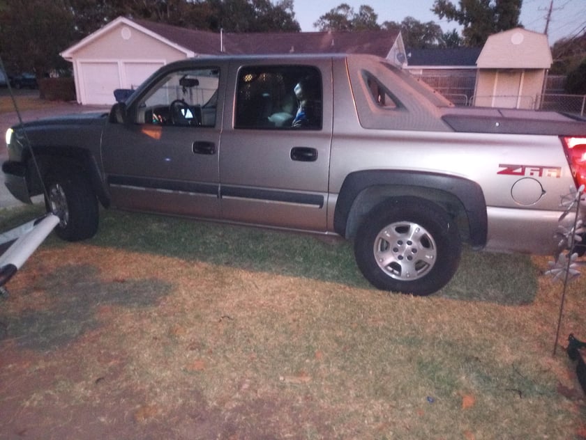 William's 2003 Chevrolet Avalanche 1500 - Holley My Garage
