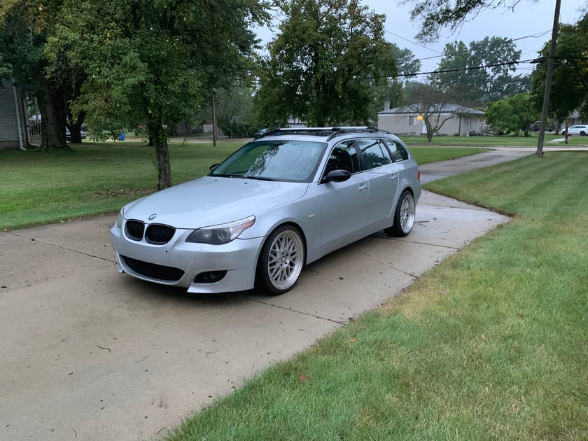 Andy's 2006 BMW 530xi - Holley My Garage