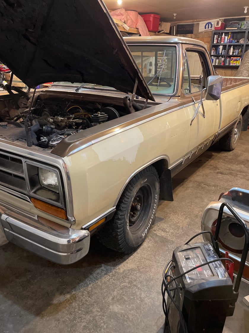 pat's 1987 Dodge D150 - Holley My Garage