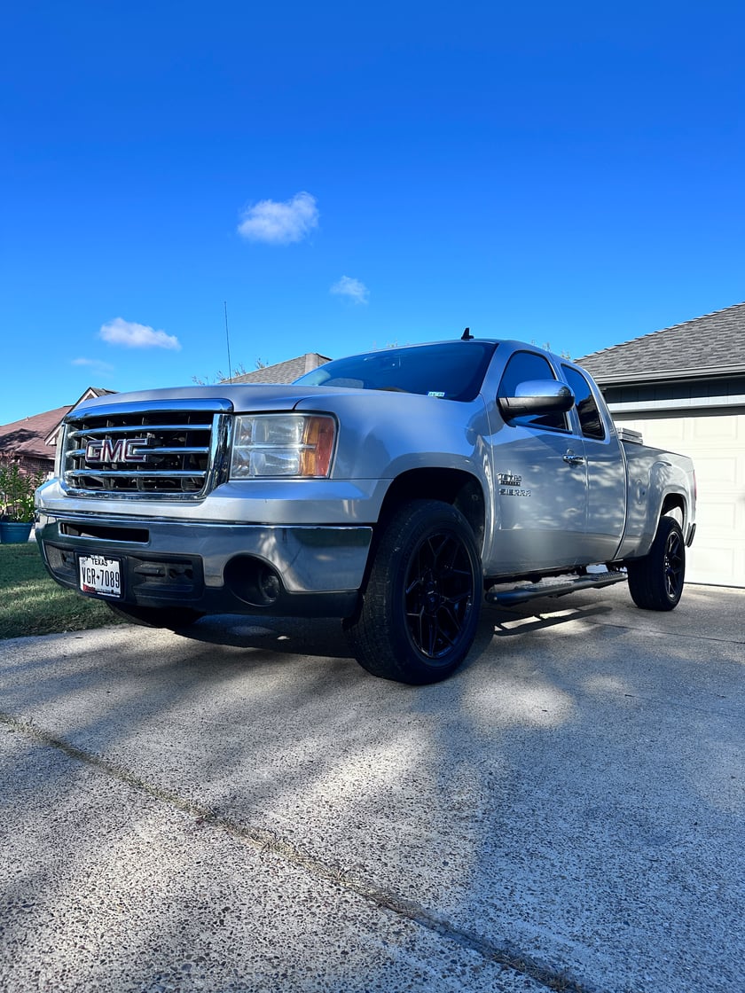 Cody's 2012 GMC Sierra 1500 - Holley My Garage