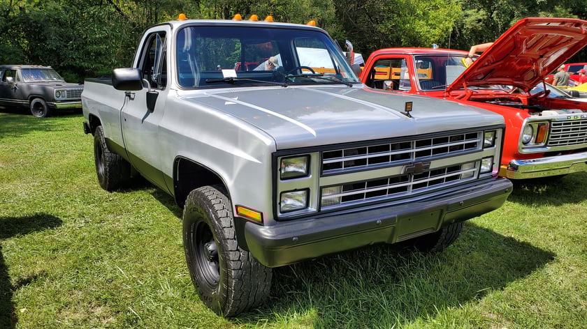 Kevin's 1987 Chevrolet R20 - Holley My Garage