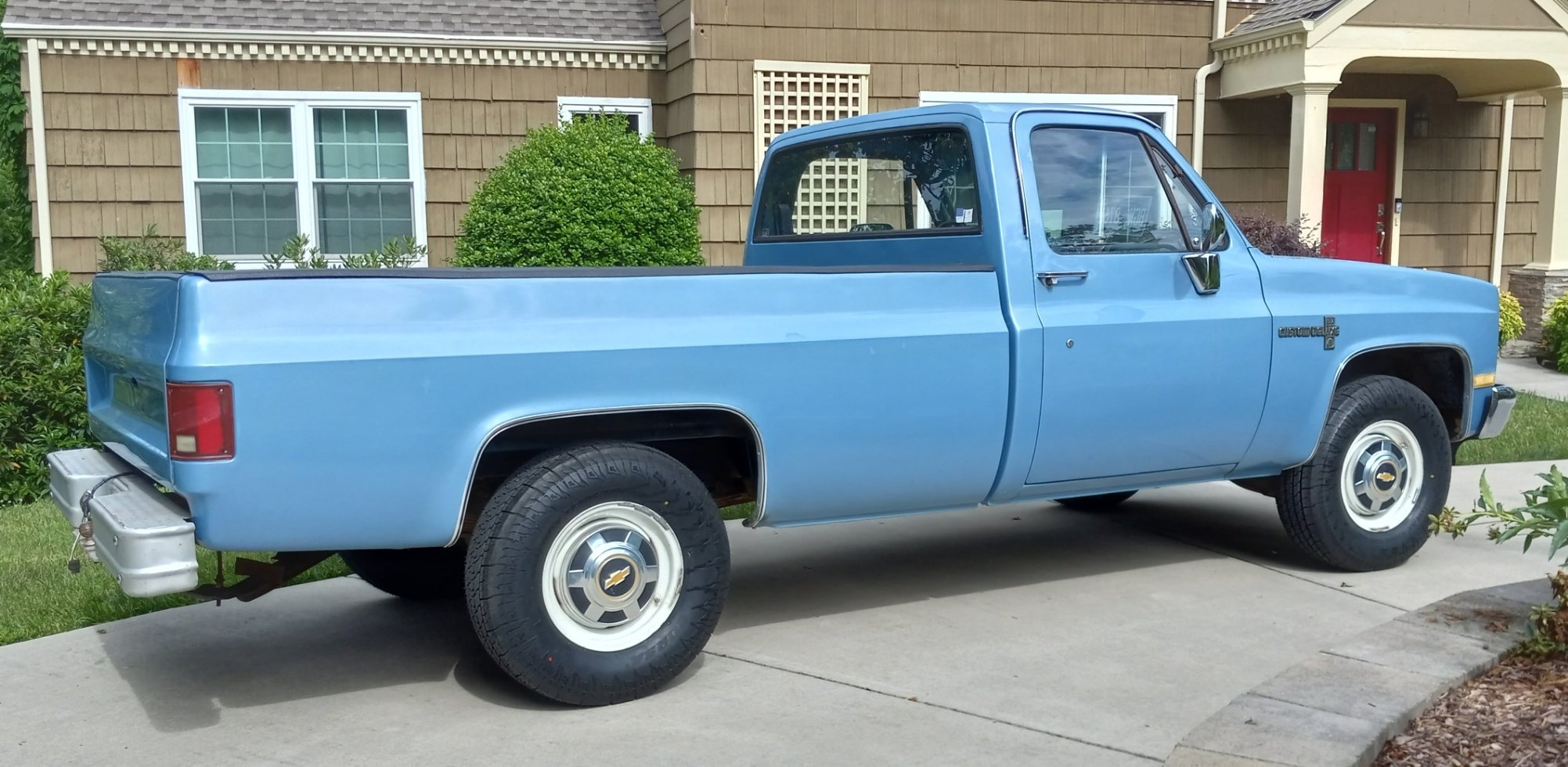Larry's 1987 Chevrolet R20 - Holley My Garage