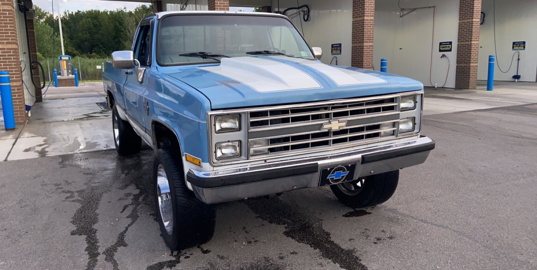 Evin's 1987 Chevrolet V10 - Holley My Garage