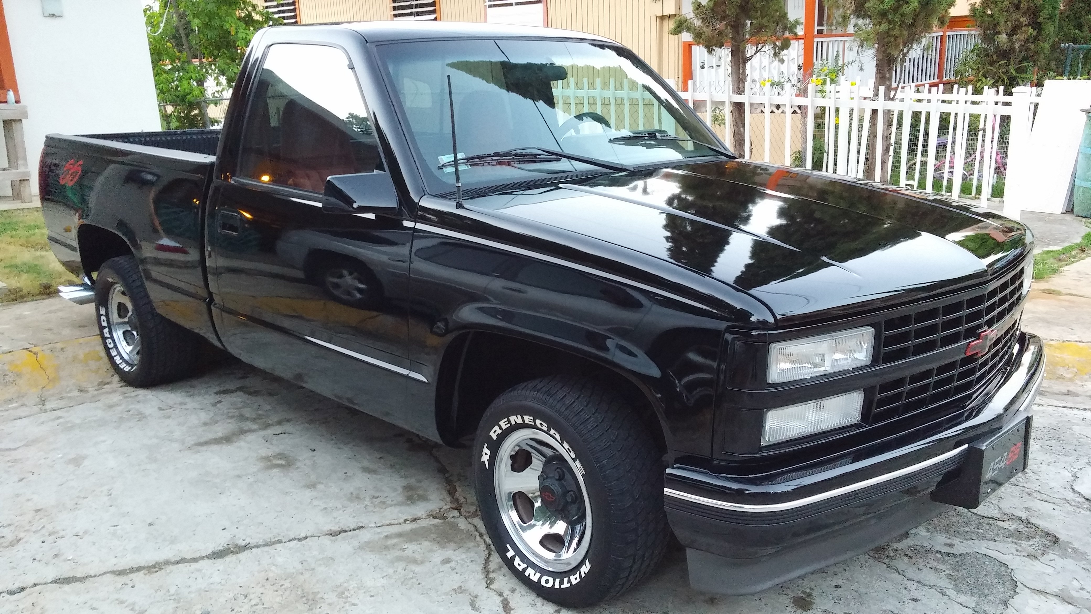 HECTOR's 1990 Chevrolet C1500 - Holley My Garage