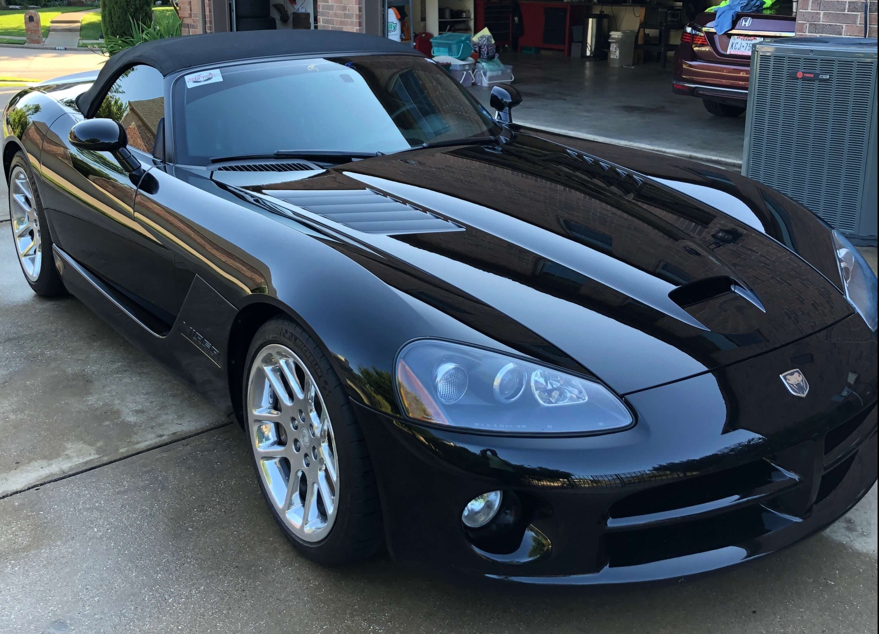 Scott's 2003 Dodge Viper - Holley My Garage