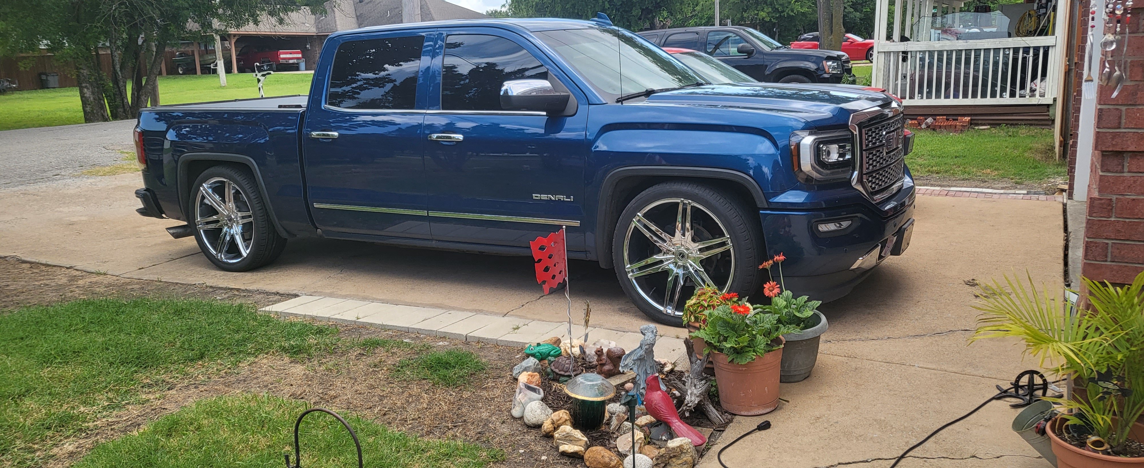 Chris's 2017 GMC Sierra 1500 - Holley My Garage